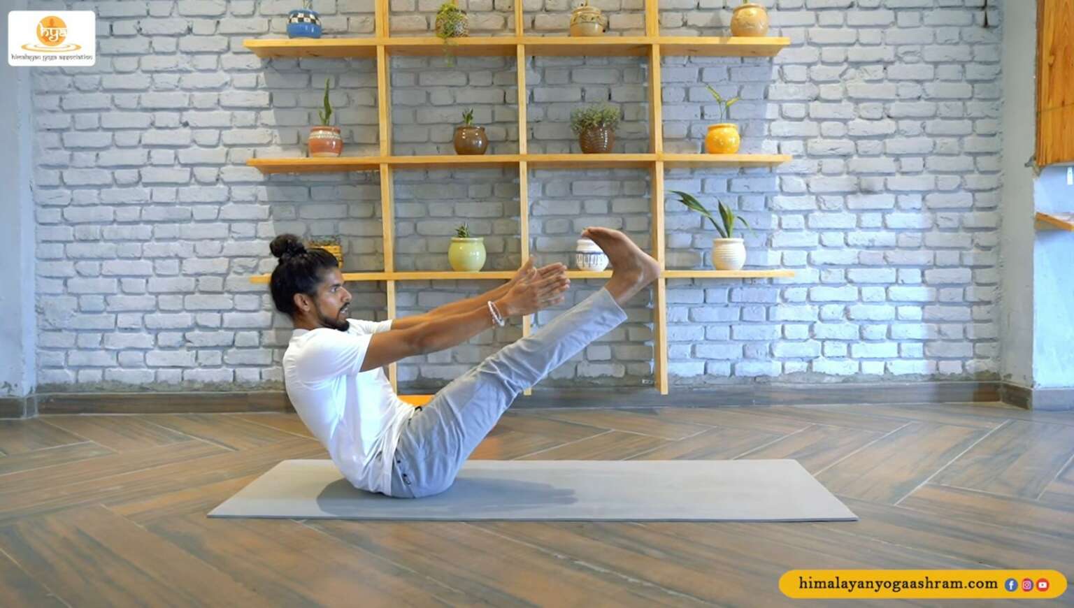 5 Asanas in a Flow for Upper Body Strength at Home - Bali Yoga School